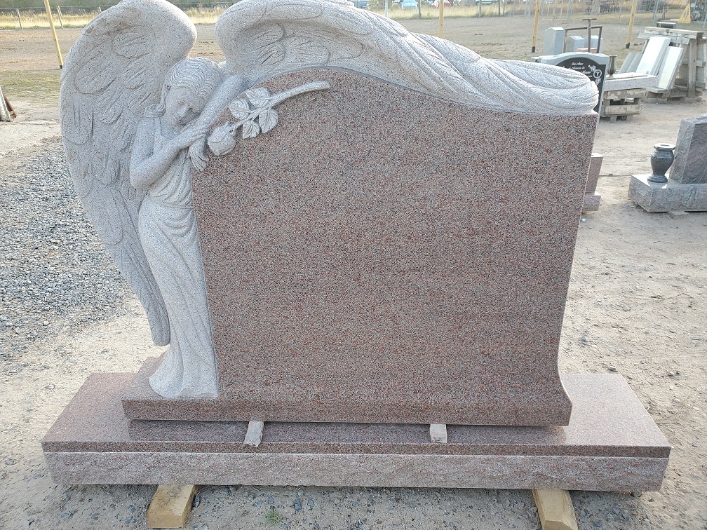 sculpted Angel with Heart – Gonzalez Monuments